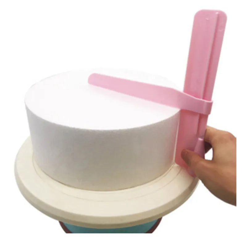Adjustable Cake Scraper - Your Secret to Perfectly Smooth Cakes